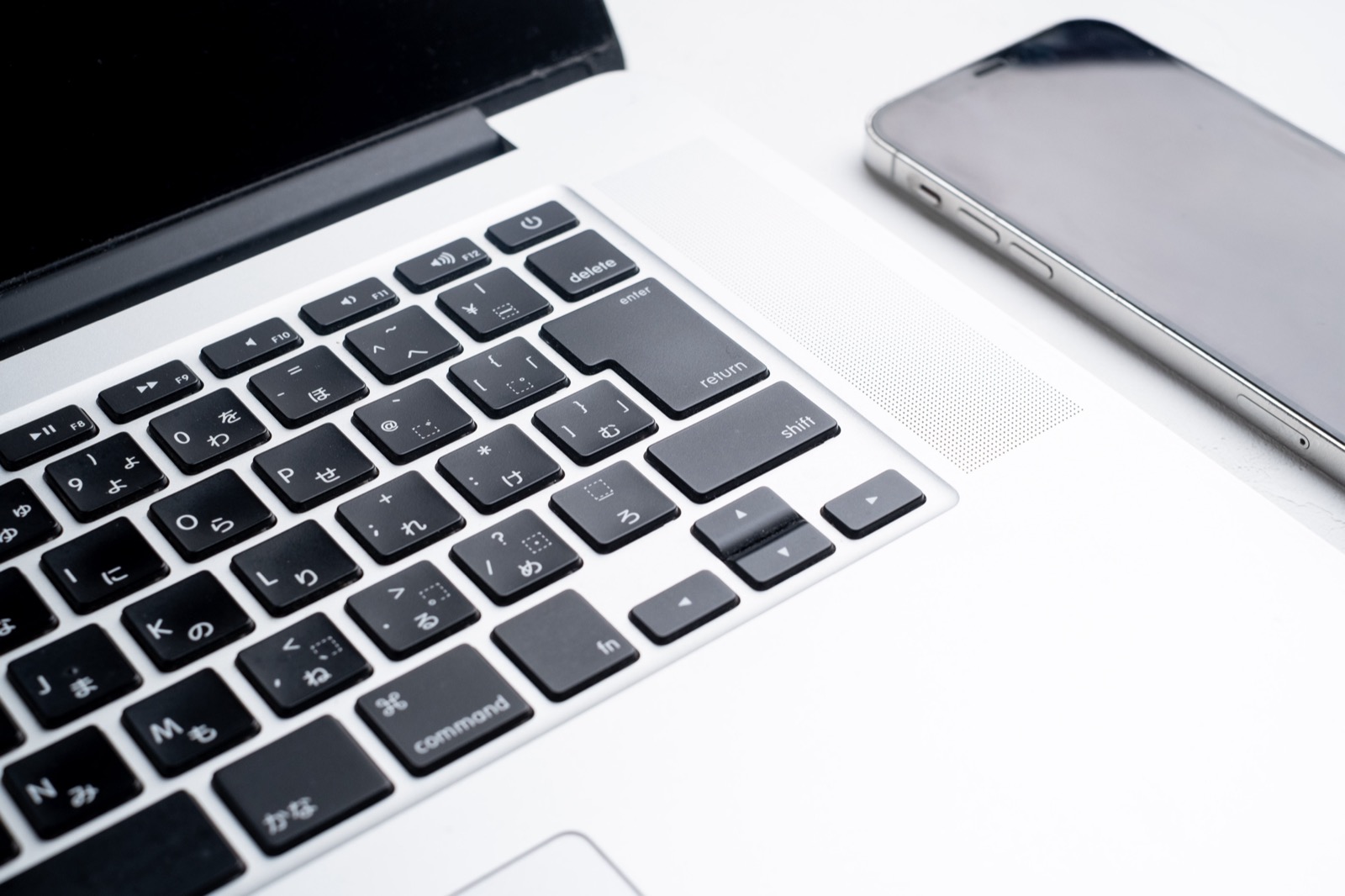 中小企業のWebリニューアル成功ガイド｜費用相場と失敗しない進め方を解説 | 戦略×SEOで成果を出すKOKOROMI